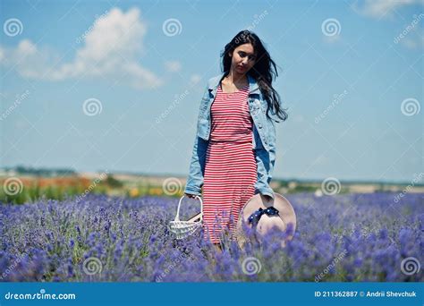 Sch Nes Indisches M Dchen Stockbild Bild Von Sch Nheit