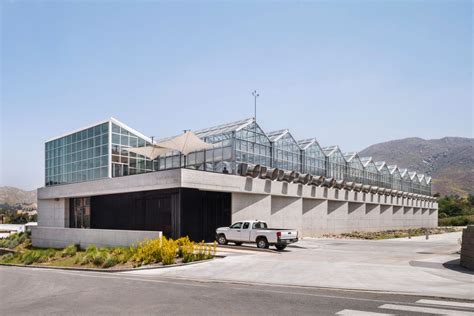 Perkinsandwill Crowns Californian Research Centre With Greenhouses
