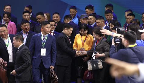 Зөв хандлагын өөрчлөлт төрийн анхан шатны байгууллагаас эхлэх ёстой гэдгийг Ерөнхий сайд онцоллоо