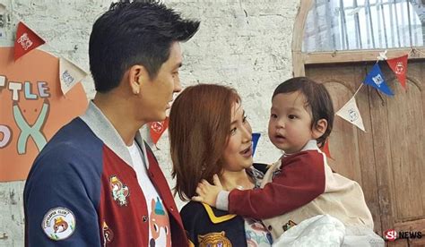 รวมรูปภาพของ เปิดภาพ ครอบครัว ติ๊ก เจษฎาภรณ์ หน้าตาดียกบ้าน รูปที่ 9 จาก 16