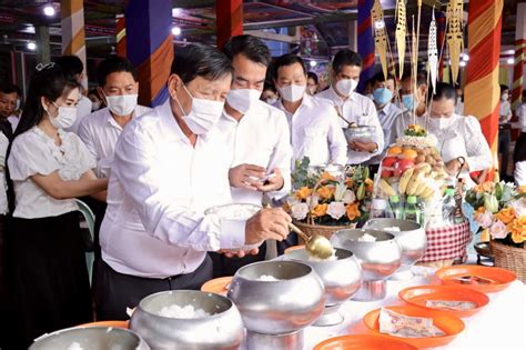 ឯកឧត្តមរដ្ឋមន្ត្រីក្រសួងមុខងារសាធារណៈ និងថ្នាក់ដឹកនាំ ព្រមទាំងមន្ត្រីរាជការ