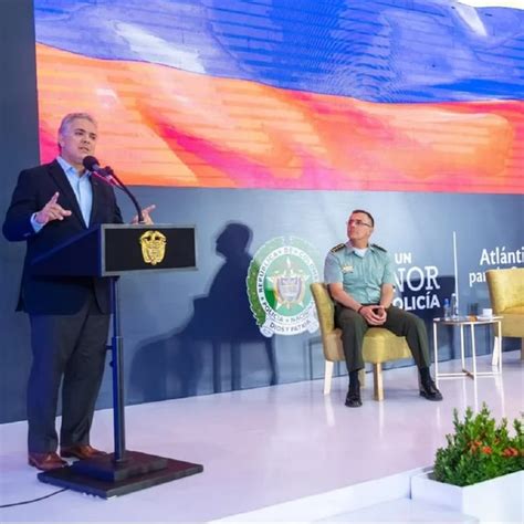 Iván Duque 대통령은 Esmad의 작업을 강조하고 다음과 같이 말합니다 오늘날 사회에는 그 어느 때보 다 강력한 경찰관이 필요합니다” Infobae