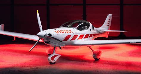 Výcvikové lietadlo Dynamic WT9 | VIONIX letecká škola Trenčín