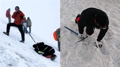 国庆雪山上长满了累趴的游客向导在前面拉游客在后面伏地爬行 凤凰网视频 凤凰网