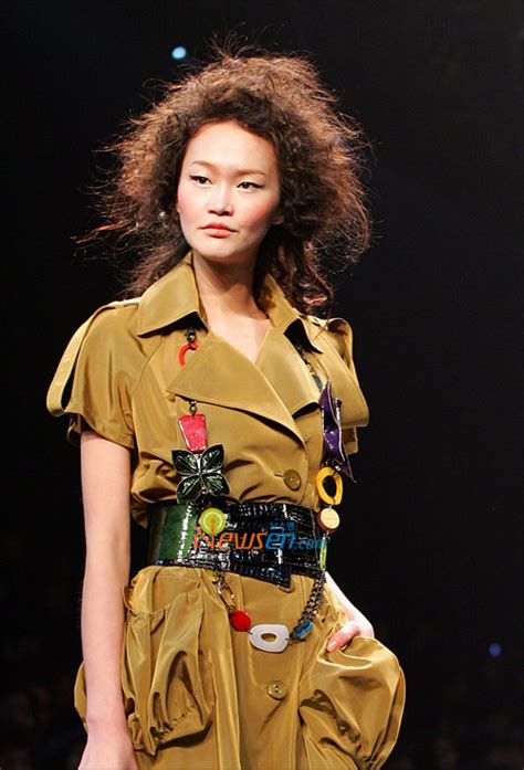 [포토엔]설윤형 패션쇼 샤프한 레이디룩 패션