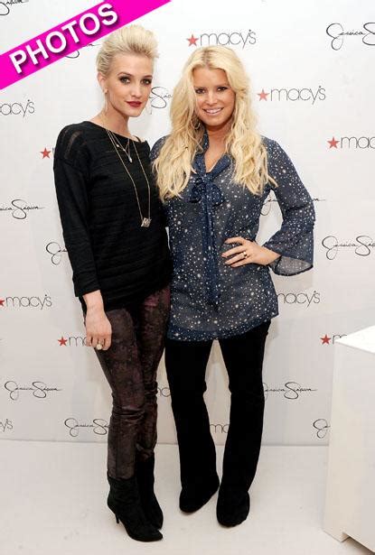 Super Svelte Jessica Simpson Walks First Red Carpet Walk Since Dad Joe