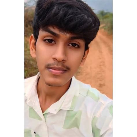 Vignesh Vigneshkumar Vignesh Veera 004 • Threads Say More