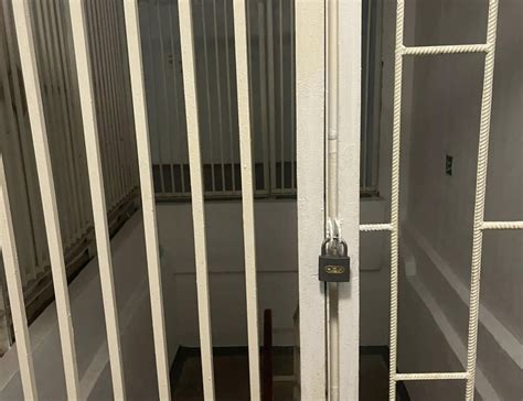 У Миколаєві під час тривоги укриття у школі виявилося закритим Читайте на Ukr Net