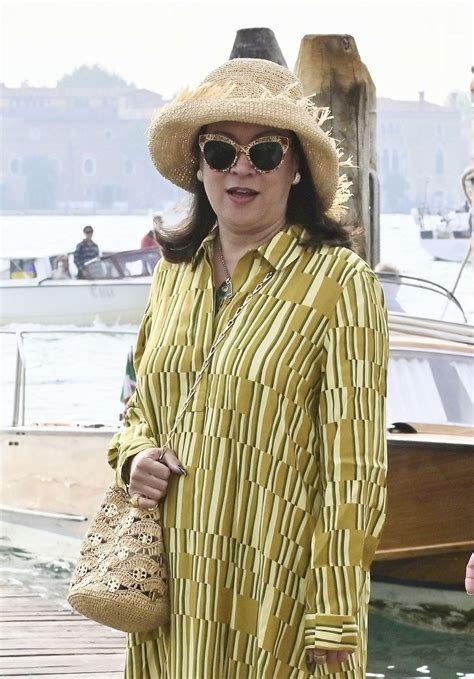 Jennifer Tilly Out On Holidays In Venice 10 15 2022 Hawtcelebs