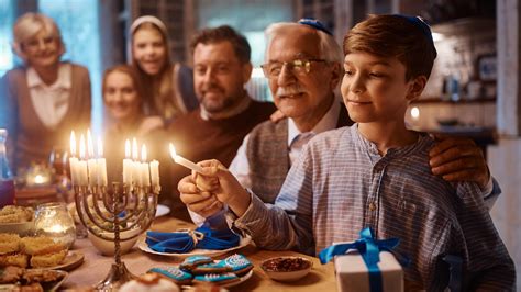 How Is Hanukkah Celebrated Heres What To Know About The Jewish Holiday Steeped In Tradition