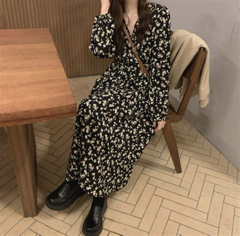 체리안 플라워 브이넥 롱 원피스 여성 긴팔 원피스 프릴 패턴 봄 가을 빈티지 여성스러운 랩스타일 롱 무드