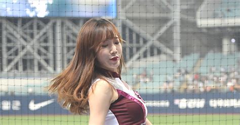 [md화보] 바람 불어 출렁~ 치어리더 치마 단속 실패