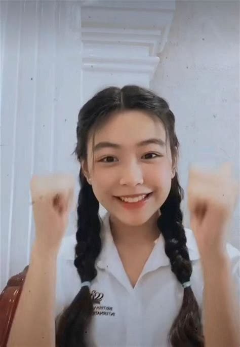 Nhan sắc Thảo Linh con gái lớn nhà Quyền Linh ngày càng rực rỡ