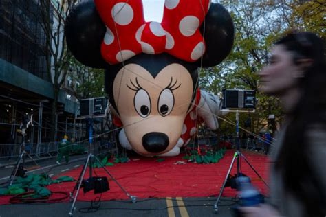 Minnie Mouse Makes Her Macys Thanksgiving Day Parade Debut Cirrkus News
