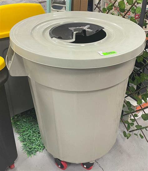 120 л голяма пластмасова кофа за боклук с мултифункционален капак гр Варна Червен площад • Olx Bg