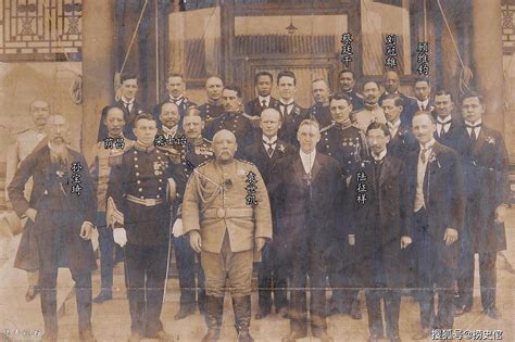 1913年北洋政府官员与外国公使的合影袁世凯