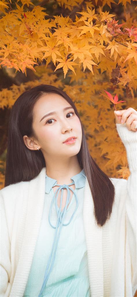 Wallpaper Lovely Chinese Girl Long Hair Maple Leaves Autumn