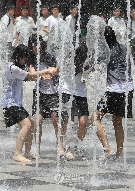 대담한 여학생 대 소심한 남학생 지금국내엔 네모판