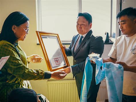 УИХ ын сонгуулийн үеэр амиа алдсан Сант сумын АН ын дарга Б Баянмөнх агсны гэр бүлд хоёр өрөө