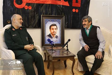 مشرق نیوز عکس دیدار سردار سلامی با خانواده شهید حادثه شاهچراغ