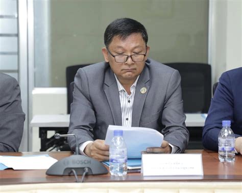 អ្នកឧកញ៉ា លឹម ហេង ដឹកនាំកិច្ចប្រជុំពិគ្រោះយោបល់លើច្បាប់សភាពាណិជ្ជកម្ម ដែលបានព្រាងតាំងពី ៧ឆ្នាំមុន