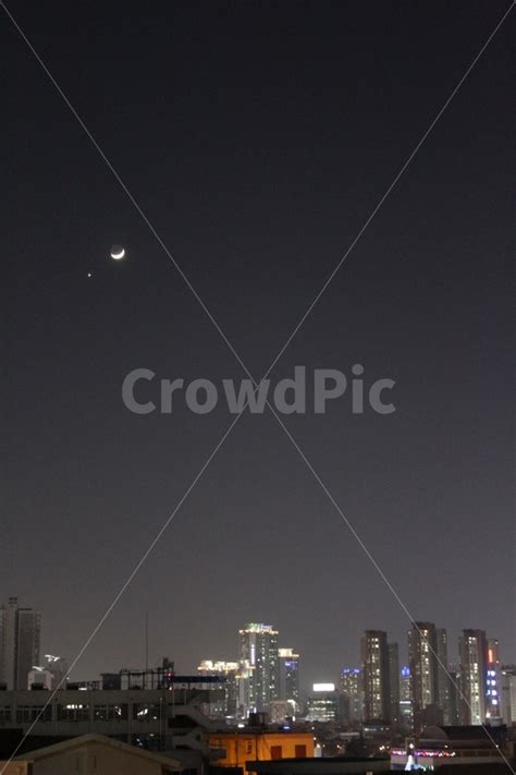 밤 밤하늘 하늘 달 초승달 사진이미지일러스트캘리그라피 호빵세히작가