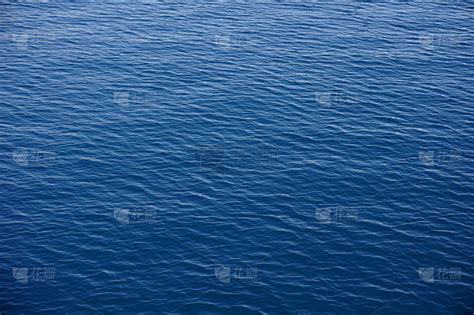 蓝色海面鸟瞰图