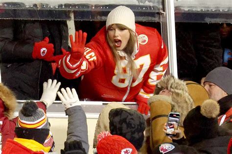 Cara Delevingne Joins Taylor Swift At Chiefs Bills Game In Buffalo
