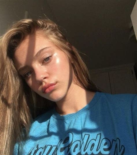 Hot Sexy Isabel Gravitt Bikini Pics