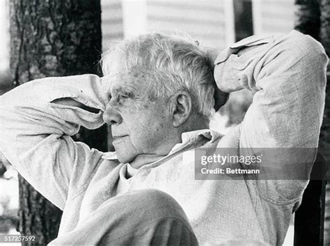 Robert Frost 1962 Photos And Premium High Res Pictures Getty Images