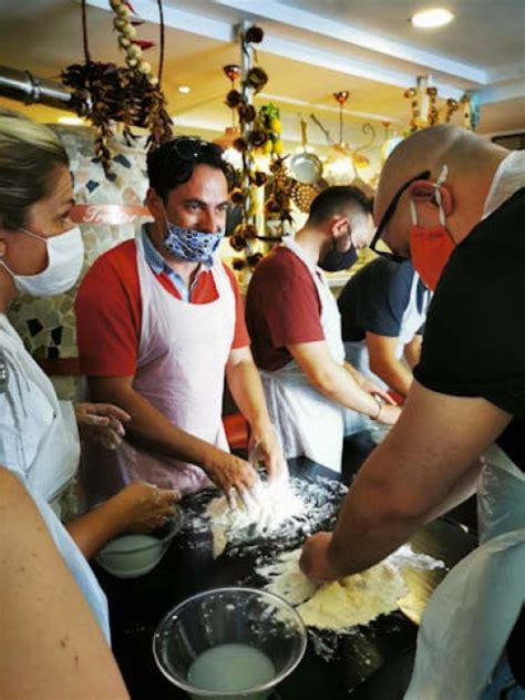 나폴리 전통 레스토랑에서 피자 만들기 강습 Kkday