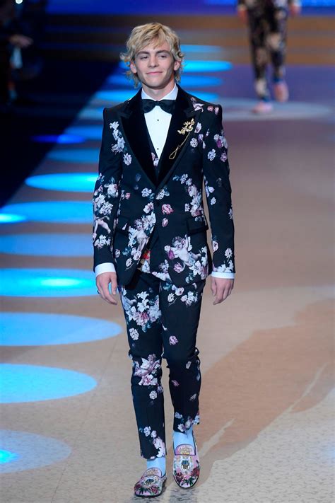 Moda Dybala Modello Per Un Giorno Sulla Passerella Di Dolce E Gabbana Il Tempo