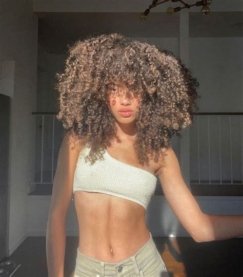 Pin By ᴍᴇʀᴄᴇʟɪɴᴇ On 𝙎𝙪𝙢𝙢𝙚𝙧 𝘿𝙖𝙮𝙨 🎠 Curly Girl Hairstyles Curly Hair