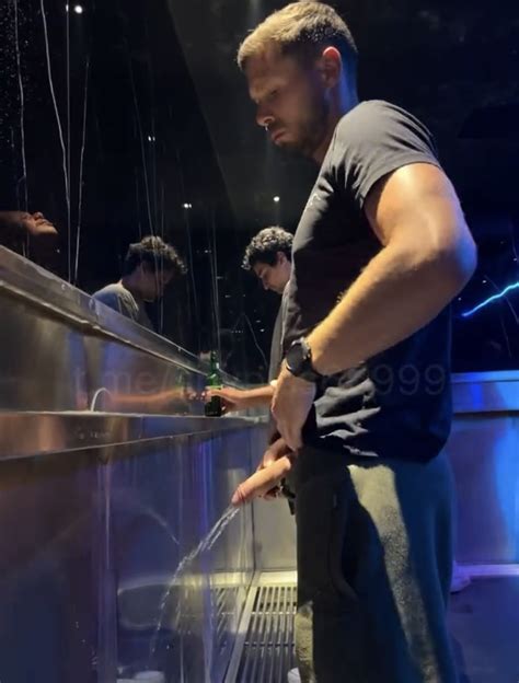 Straight Guys Spied Pissing Thisvid Com