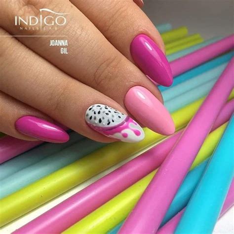 Розов маникюр За Жената