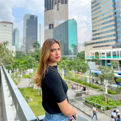 10 Potret Shella Bernadetha Atlet Cantik Pengganti Mikha Tambayong Di