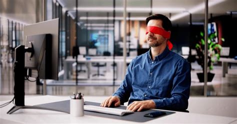 638 En La Categoría «blindfold Computer De Imágenes Fotos De Stock E Ilustraciones Libres De