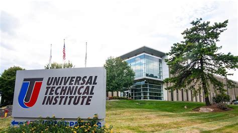 Uti College Logo