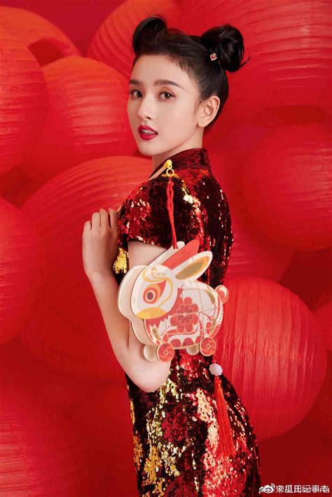 宋祖儿中国娃娃造型，双丸子头灵气满满