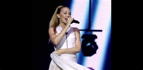 Kylie Minogue Cela Fait 5 Ans Que Je Suis Soignée Du Cancer