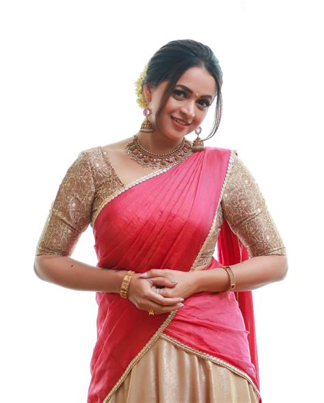 Bhavana Menon Onam Saree Photos
