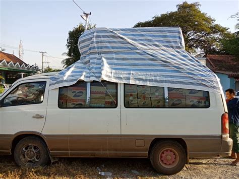 សមត្ថកិច្ចខេត្តតាកែវចុះស្ទាក់ចាប់រថយន្តមួយគ្រឿង ក្រោយដឹកនំចំនួន ៣៨០កេស