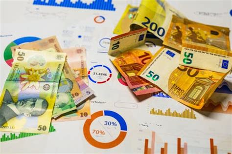 가격 가격 변경 개념들 거래 거래소 국제 시장 그래프 그래프 표시 글로벌 금융 기술 기술 사용 노트북 데이터 분석 도표 디지털 마케팅 모니터