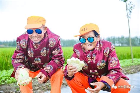 陪伴 老一辈最美爱情！孙女为80岁爷爷奶奶拍最萌情侣照