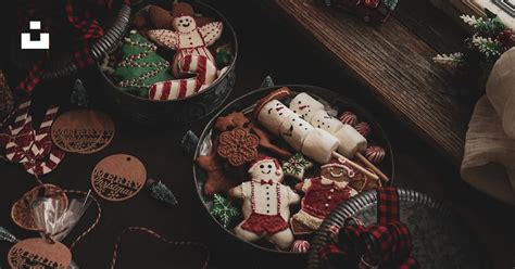 빨간색과 흰색 눈사람 인쇄 테이블 천 사진 Unsplash의 무료 크리스마스 이미지