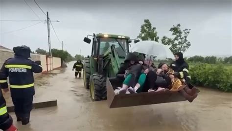 Стотици са евакуирани заради наводнения в Румъния Информационна агенция ПИК