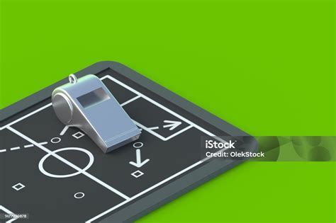 호루라기 근처에 팀 전술이 있는 칠판 축구 전략 개념입니다 국제 선수권 대회 스포츠 교육 공간을 복사합니다 3d 렌더링 3차원 형태에 대한 스톡 사진 및 기타 이미지