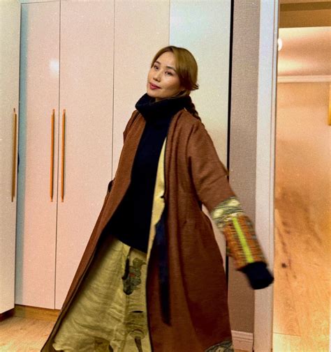 Д Таалагдахгүй хүнээ муу хүн мэт бүү харлуул Муудаа бишээ Зүгээр л бид бүгд өөр хүмүүс