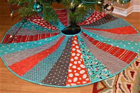 Ellyn S Place Tree Skirt