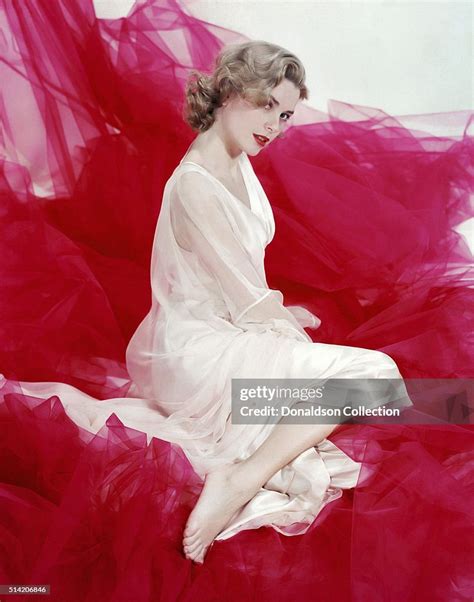 Actress Grace Kelly Poses For A Portrait In Circa 1952 News Photo